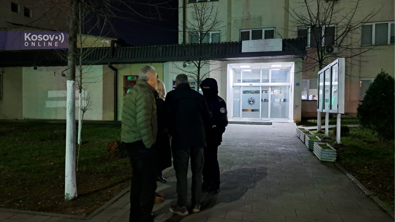 Kosovska policija upala u srpsku ambulantu u Prištini, zaposleni ... Kosovska policija upala u srpsku ambulantu u Prištini, zaposleni ...